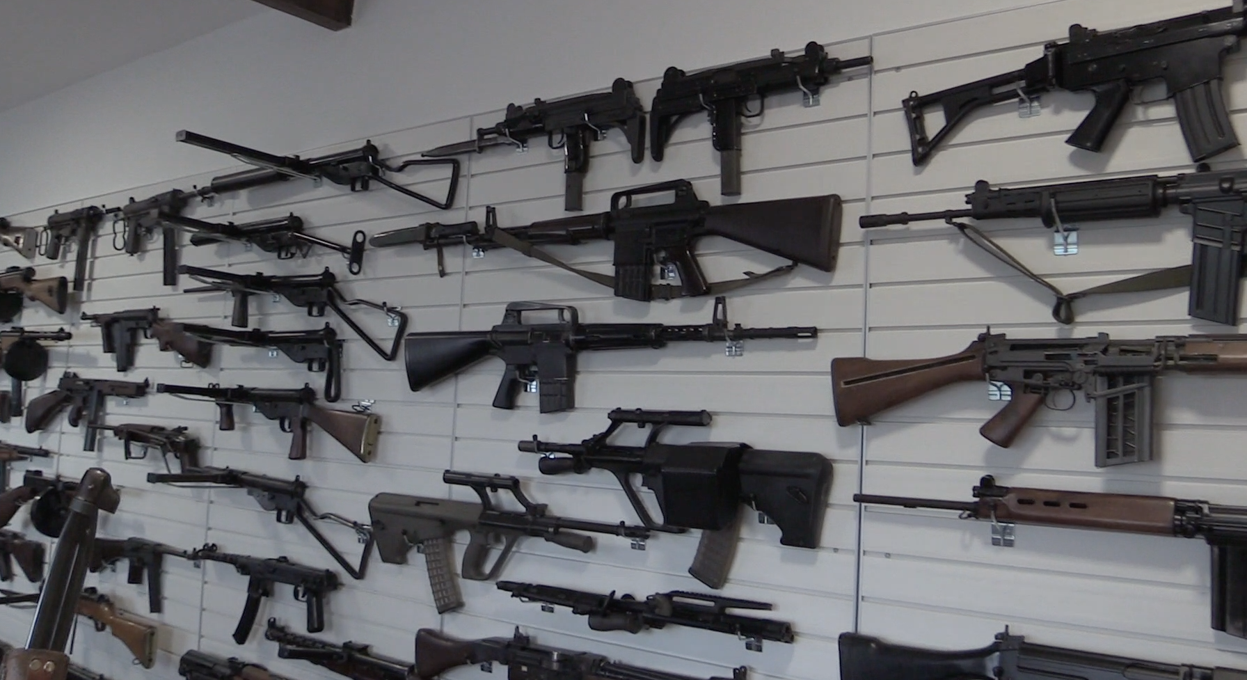 Tour of a Dutch Gun Collection – Forgotten Weapons